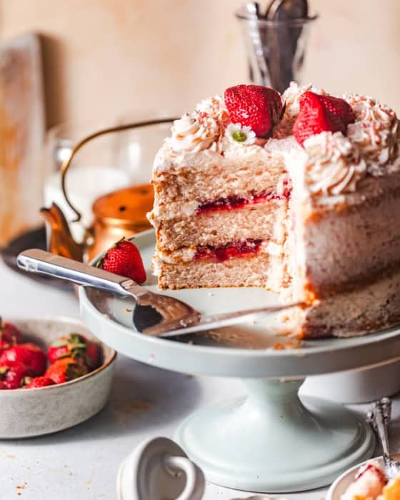 Surprising Strawberry Cake With Strawberry Filling Photos