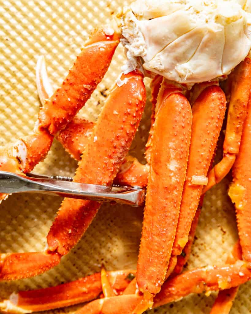 Easy Baked Crab Legs with Garlic Butter Sauce (with video) - Britney ...